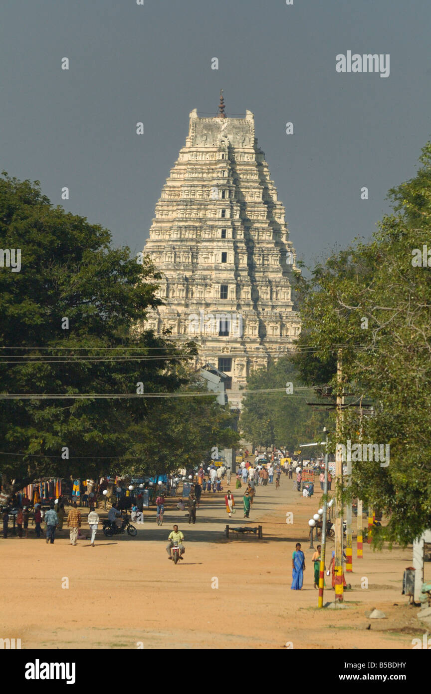 Hampi Bazaar Street Stock Photos & Hampi Bazaar Street Stock Images - Alamy