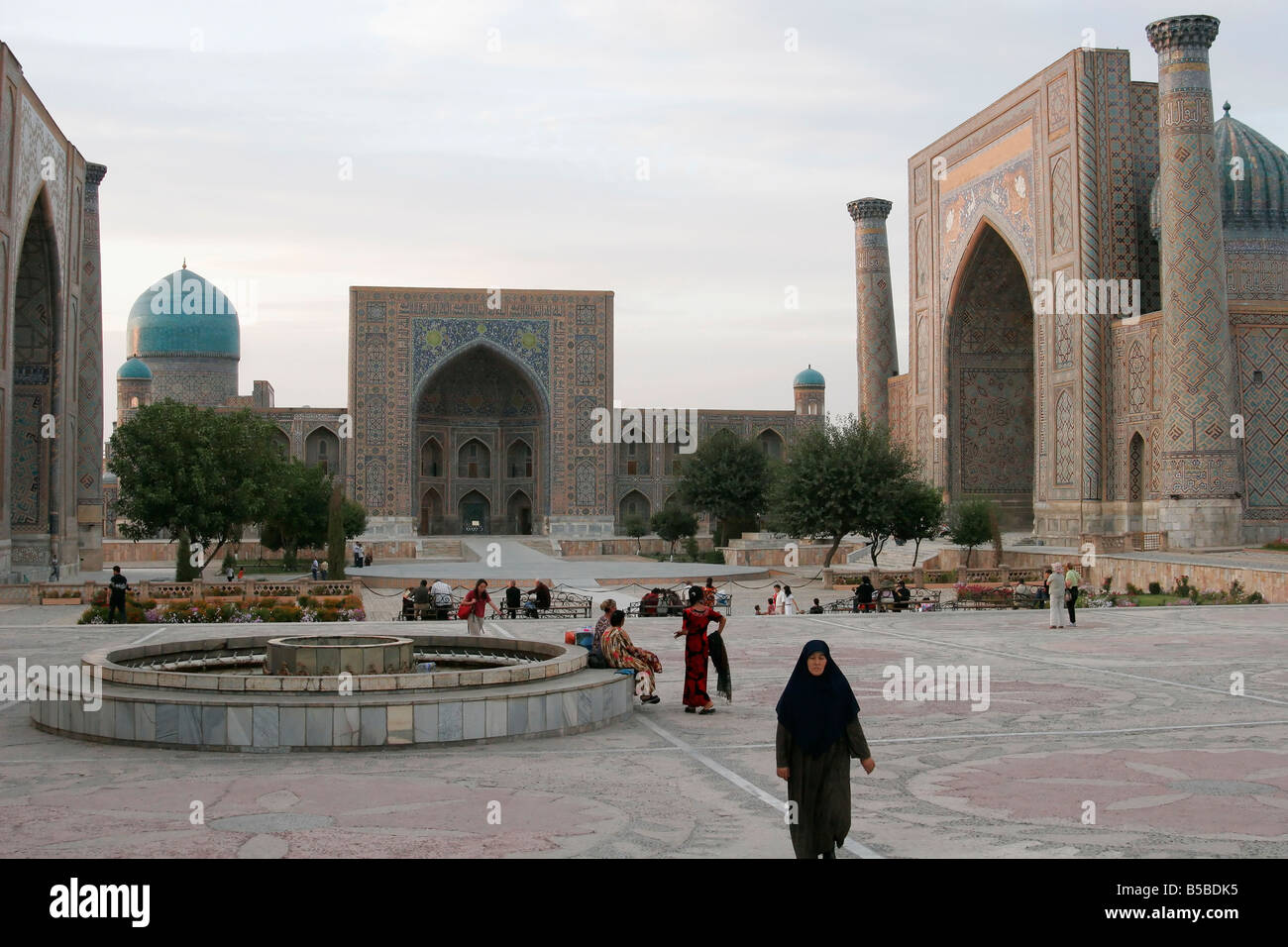 Registan square samarkand hi-res stock photography and images - Alamy