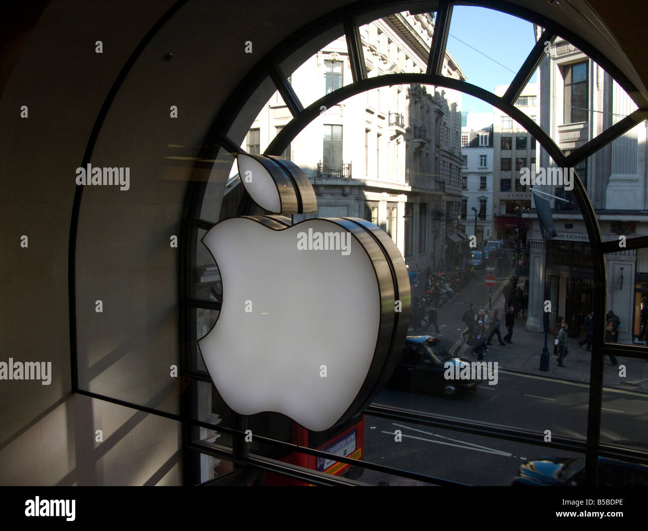 Shop computer store sign hi-res stock photography and images - Alamy