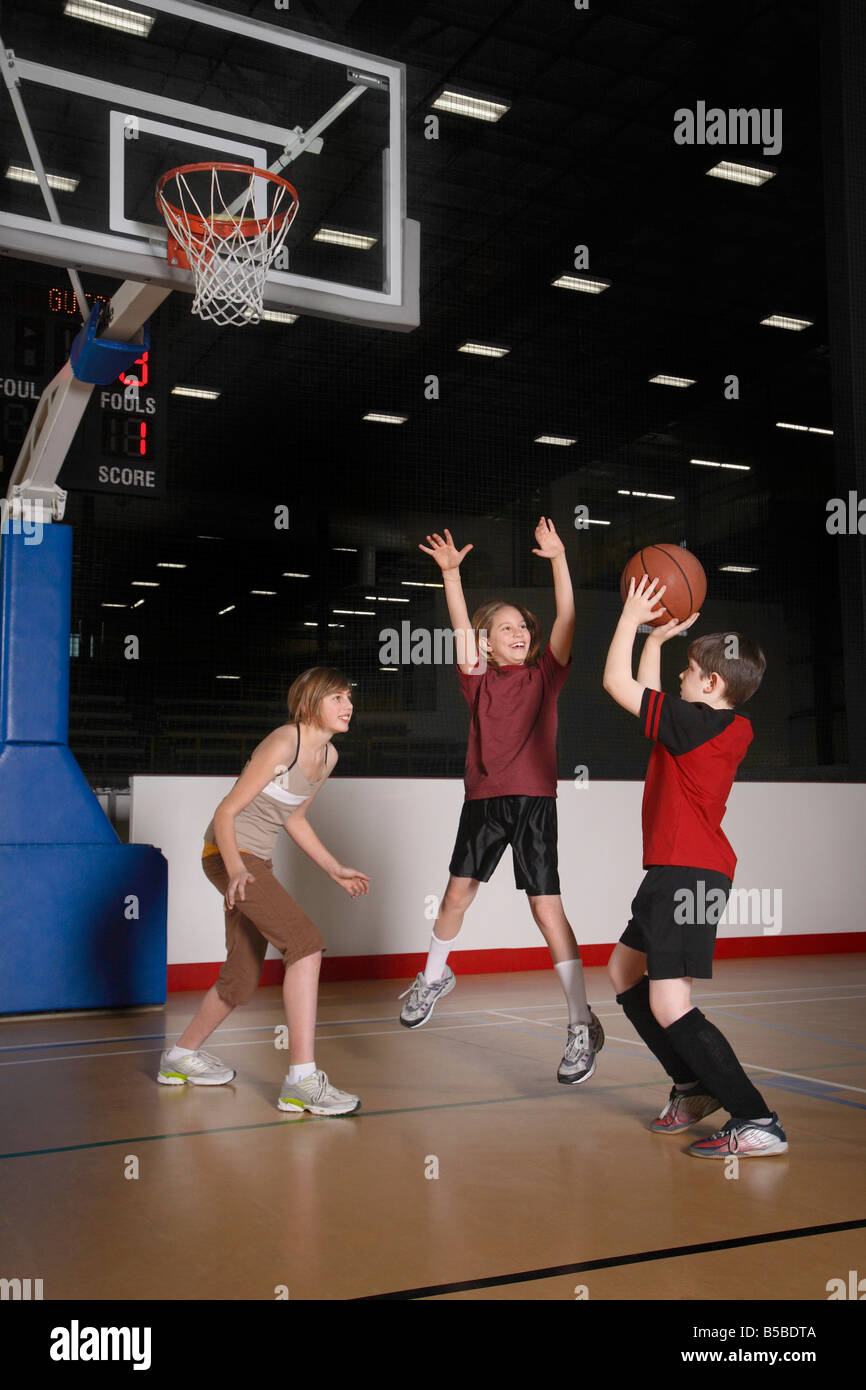 Children playing basketball Stock Photo - Alamy