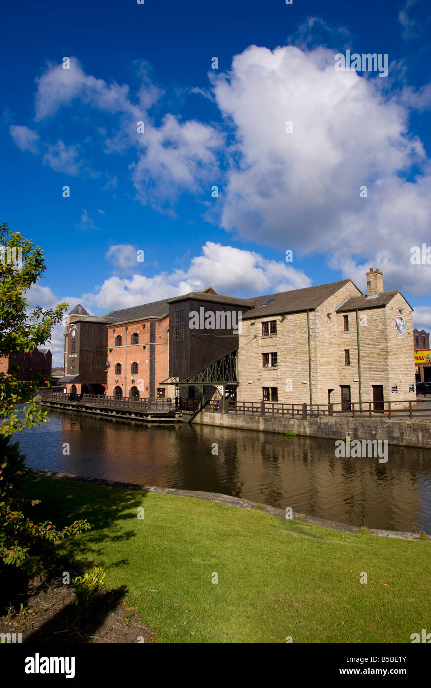 Wigan pier hi-res stock photography and images - Alamy