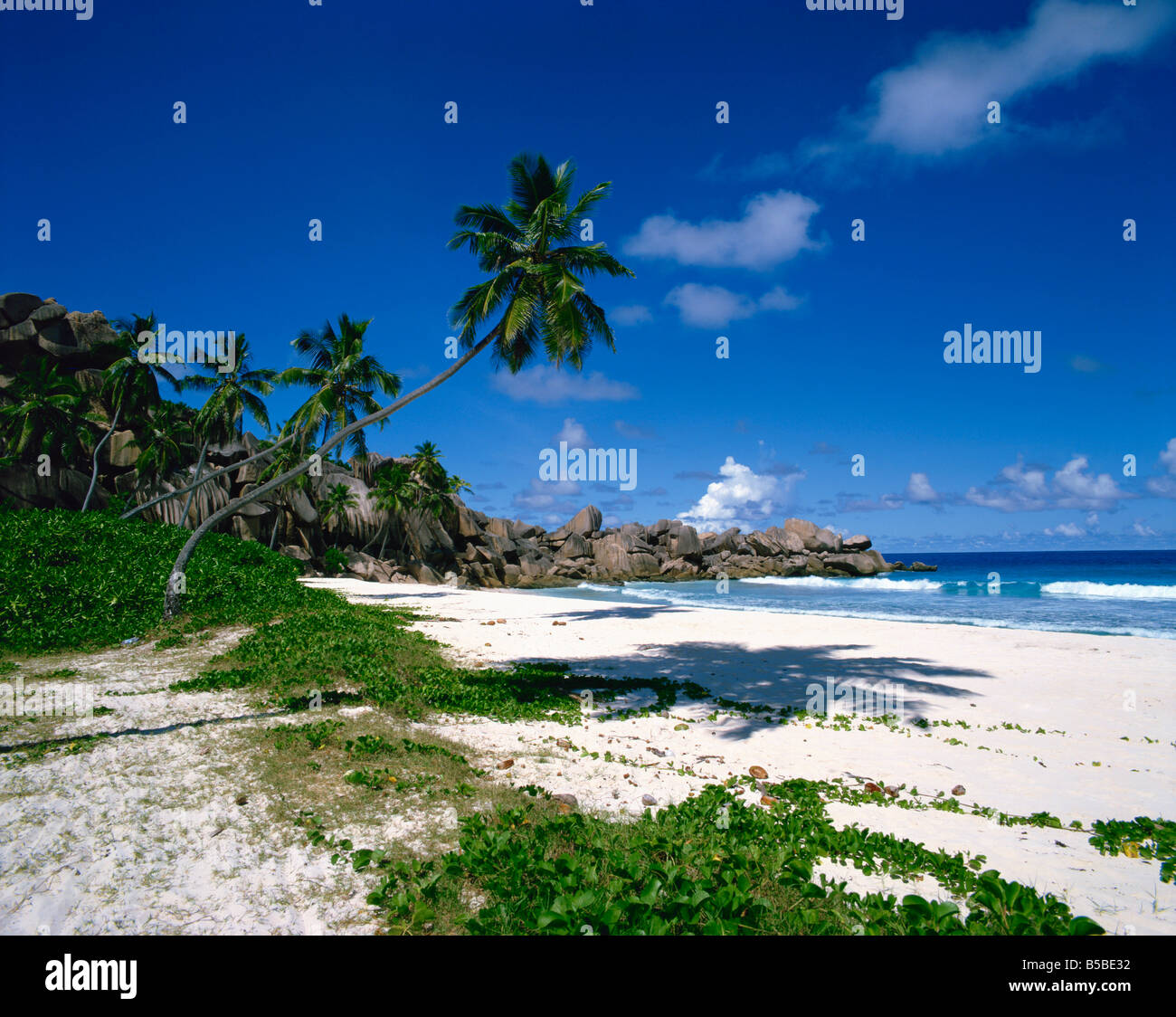 Eroded beaches hi-res stock photography and images - Alamy