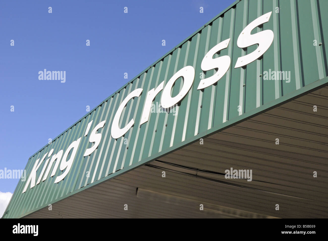 Kings cross station sign hi-res stock photography and images - Alamy