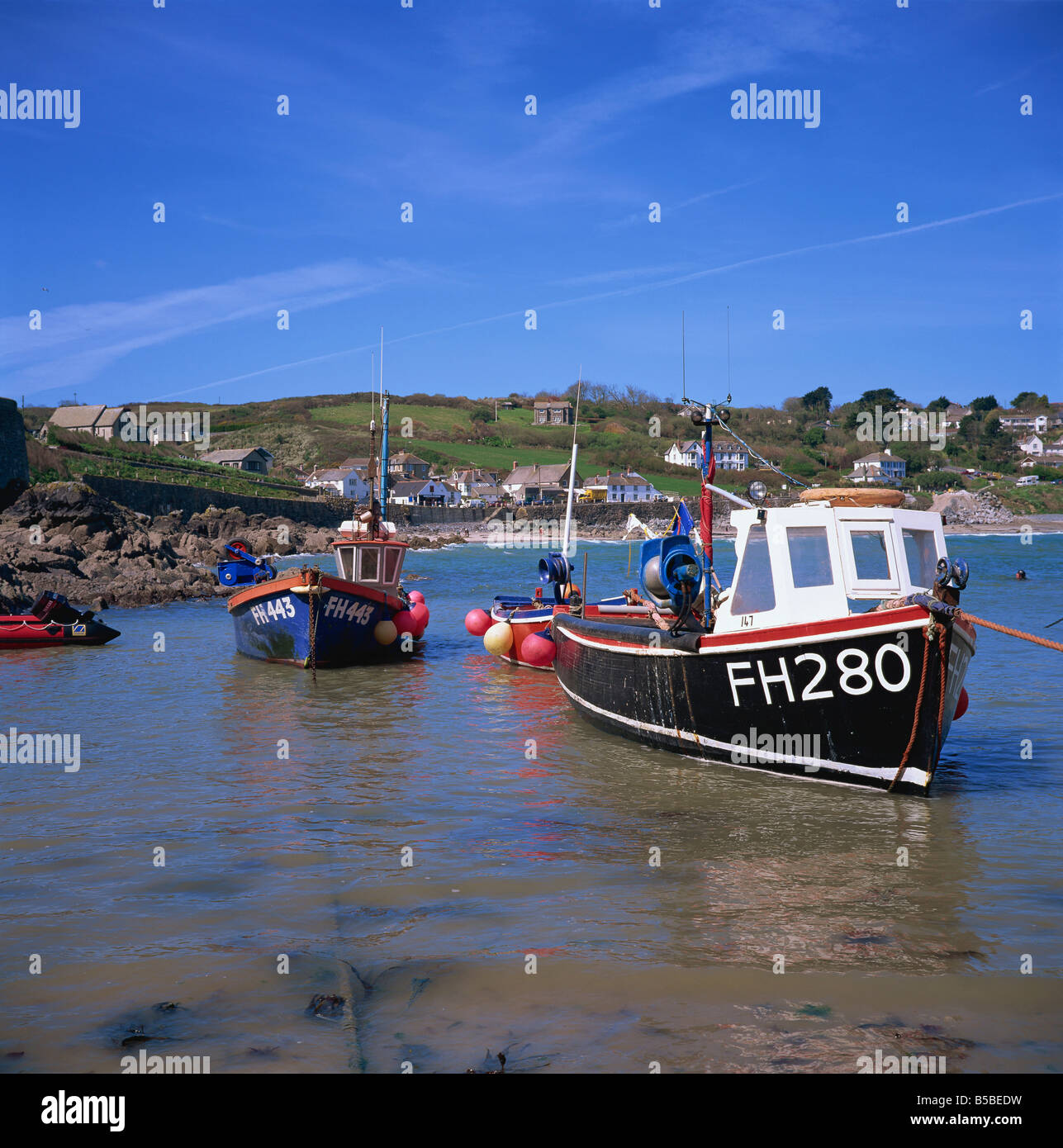 Harbours cornwall hi-res stock photography and images - Alamy