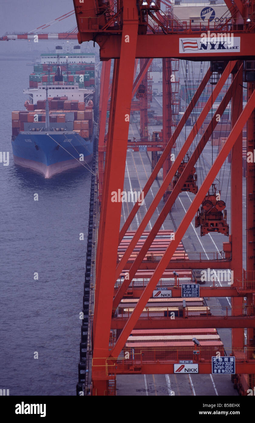 Yokohama container port tokyo japan hi-res stock photography and images ...