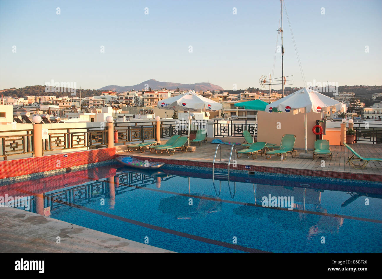 Rooftop terrace swimming pool hi-res stock photography and images - Alamy