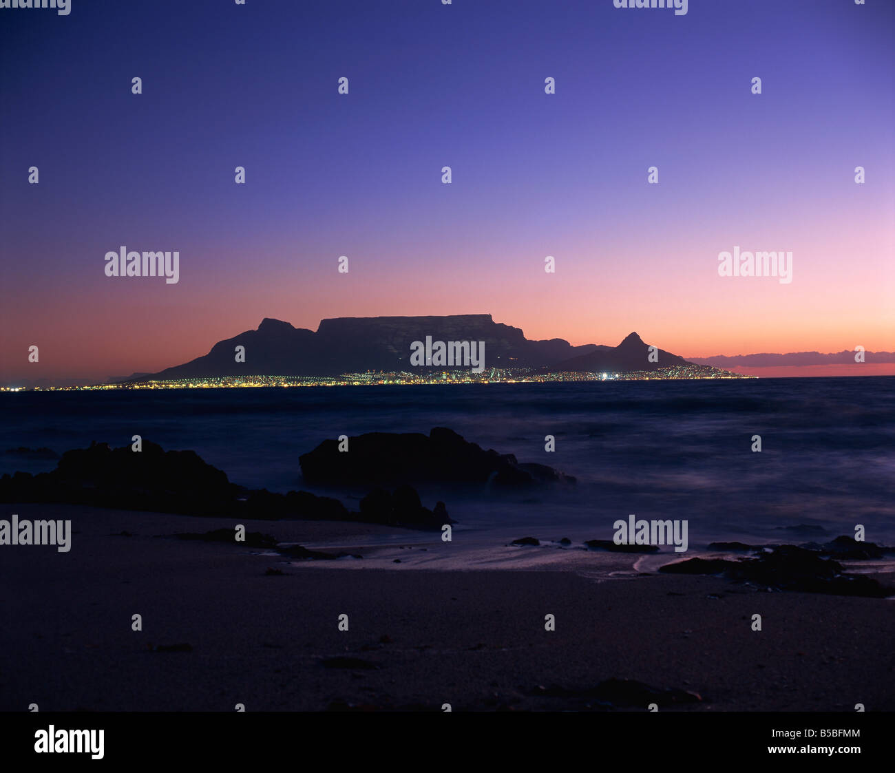 Cape town table mountain night hi-res stock photography and images - Alamy