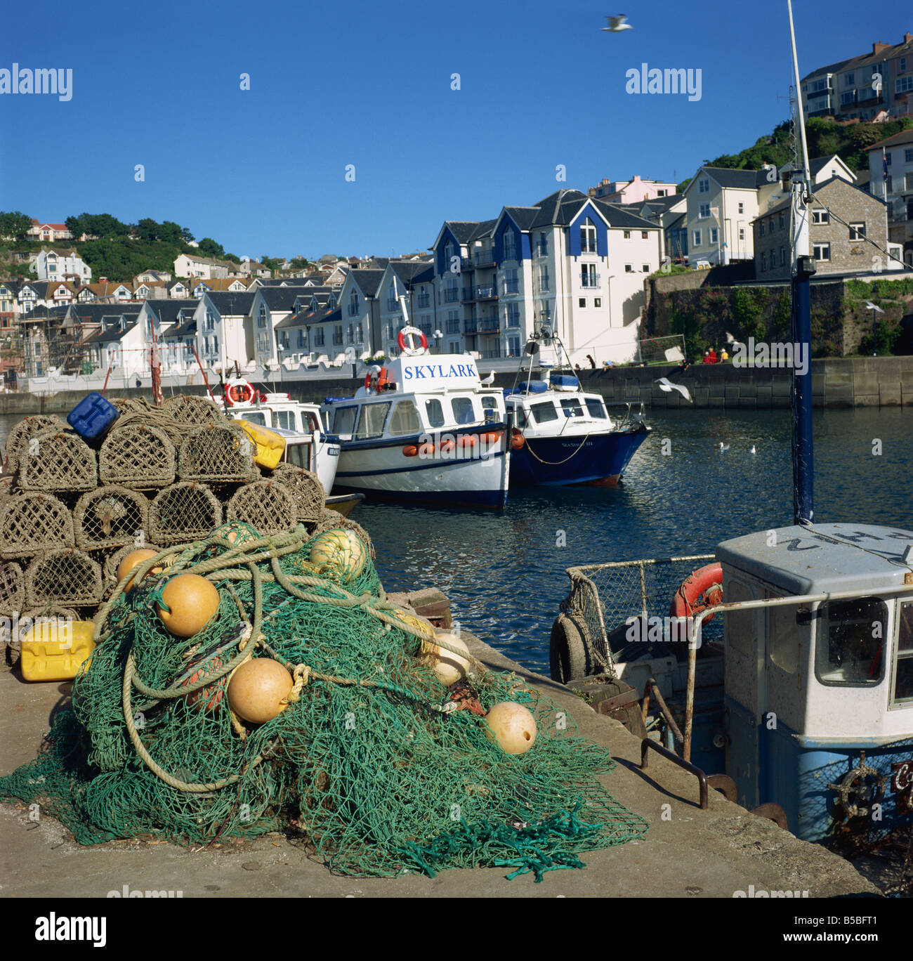 Boats at brixham quayside hi-res stock photography and images - Alamy