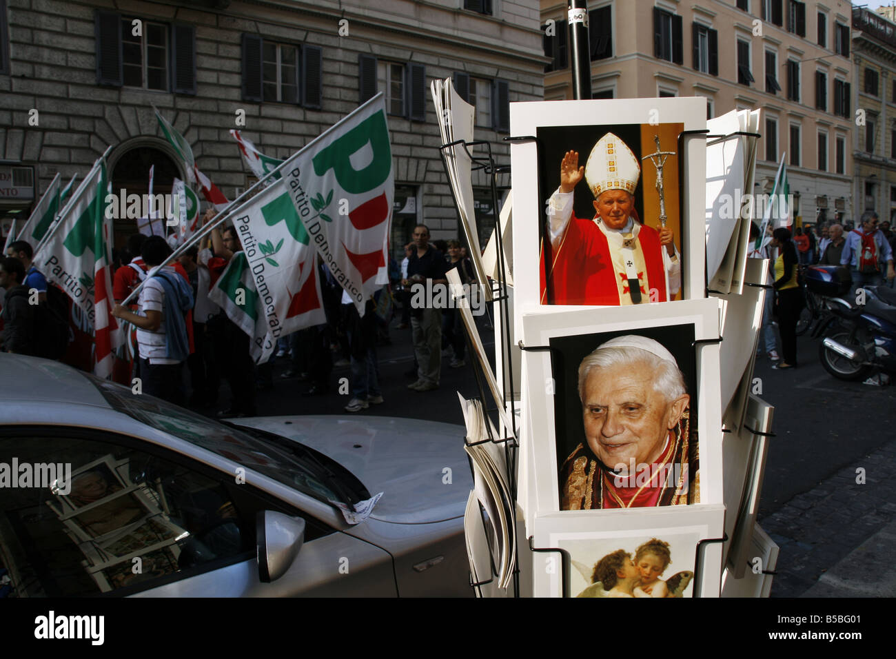 pope postcards on stand outside gift shop in rome Stock Photo - Alamy