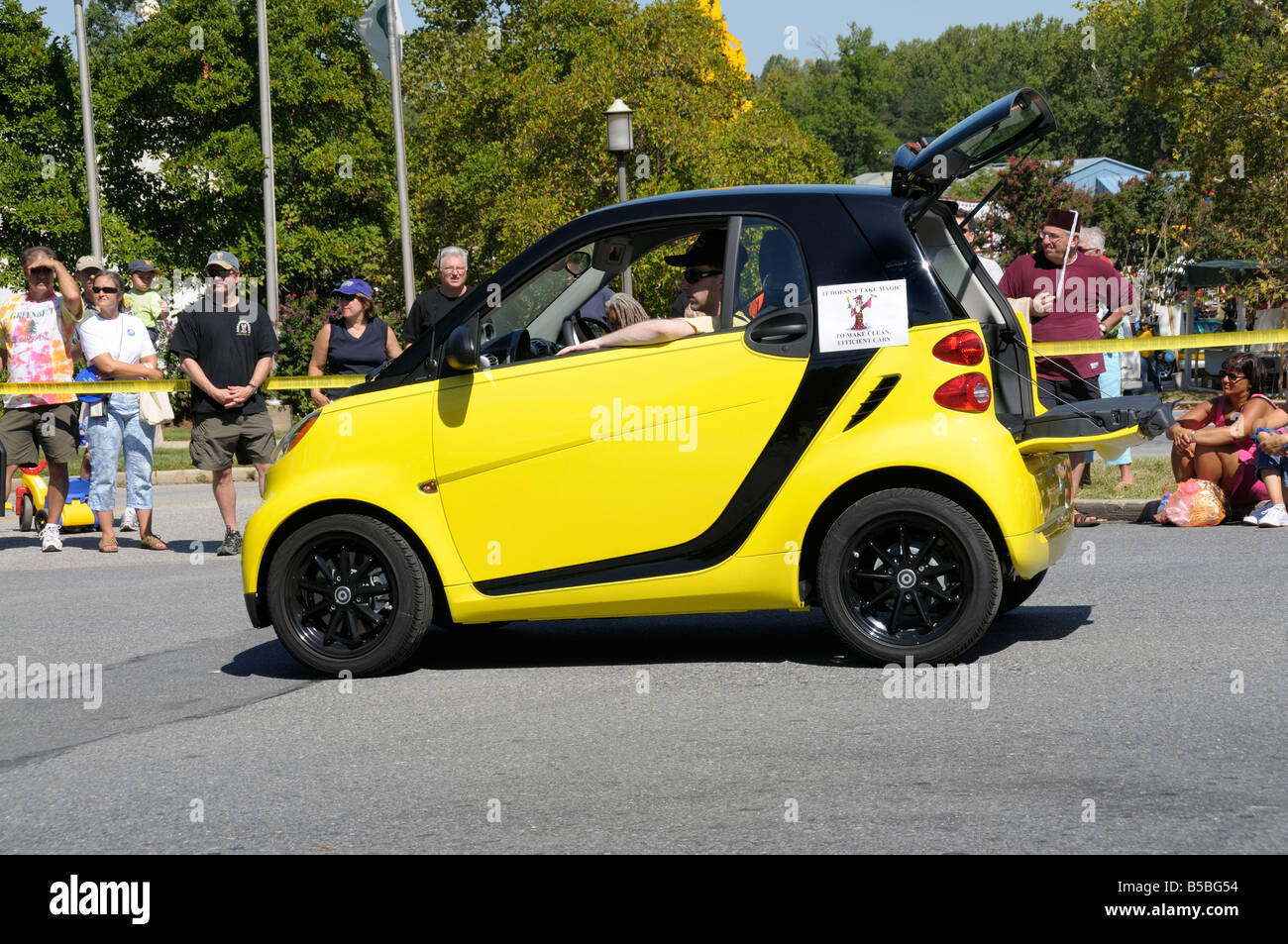Car at parade hi-res stock photography and images - Alamy