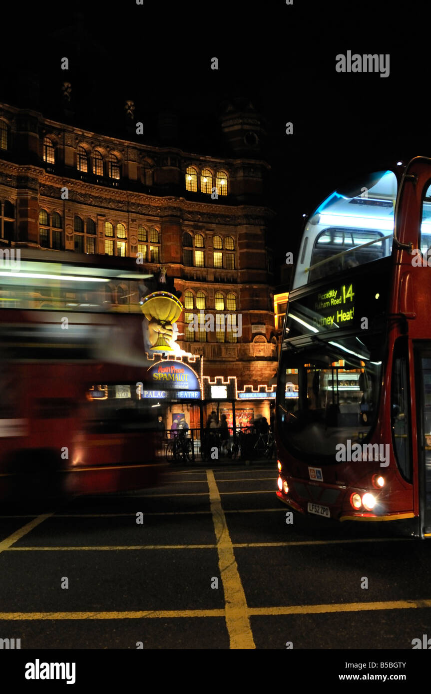 Night london bus hi-res stock photography and images - Alamy