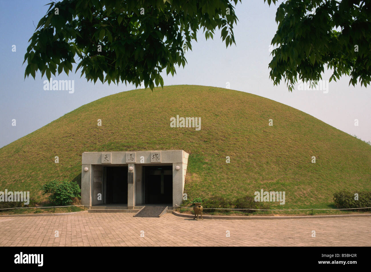 Heavenly horse tomb korea hi-res stock photography and images - Alamy