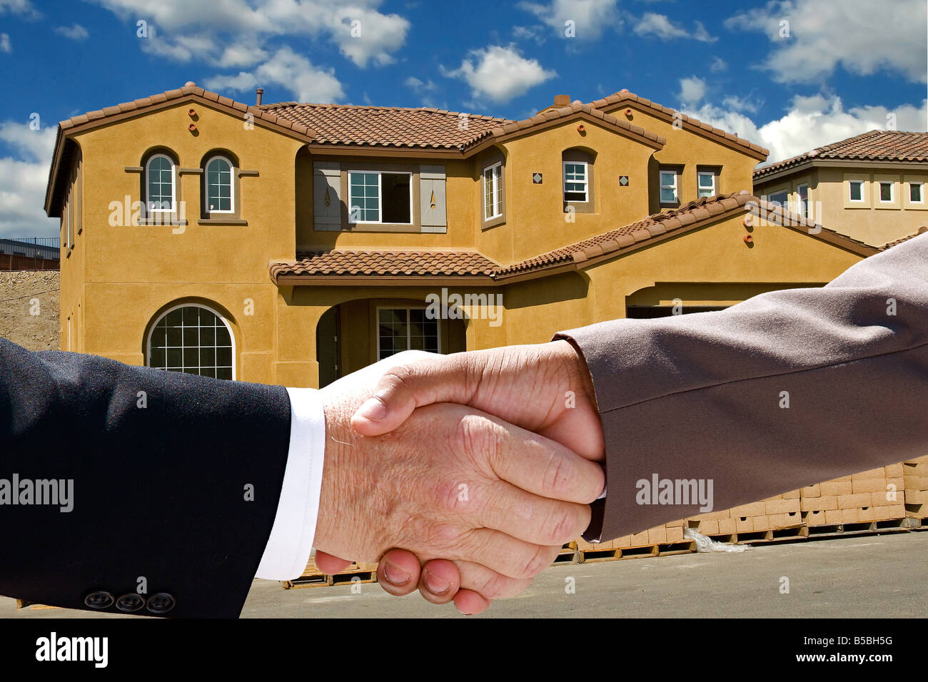 Hands shake hi-res stock photography and images - Alamy