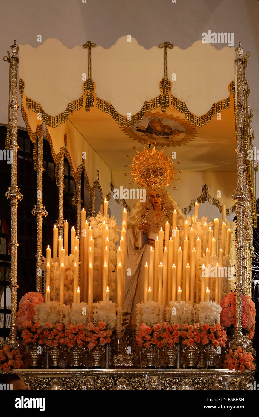 Float of the Virgin Mary, Easter Sunday procession at the end of Semana ...