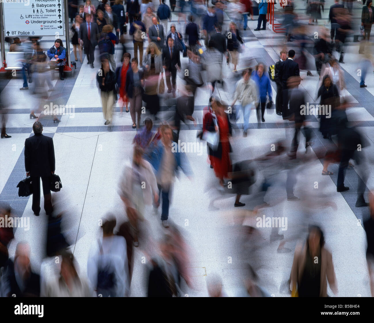 Commuters london women hi-res stock photography and images - Alamy