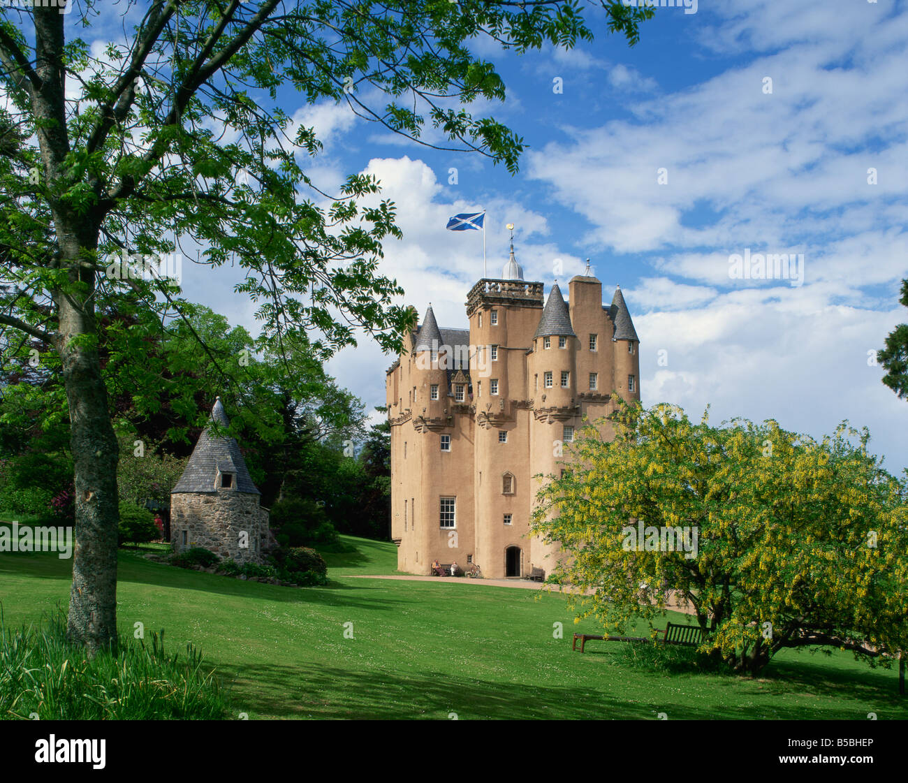 Craigievar castle hi-res stock photography and images - Alamy