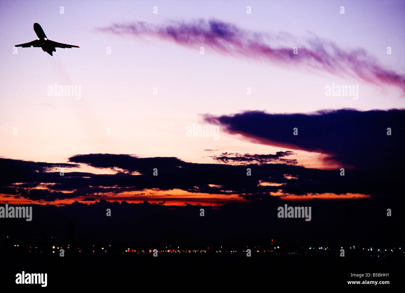 Commercial Aviation, Aircraft in flight Stock Photo - Alamy