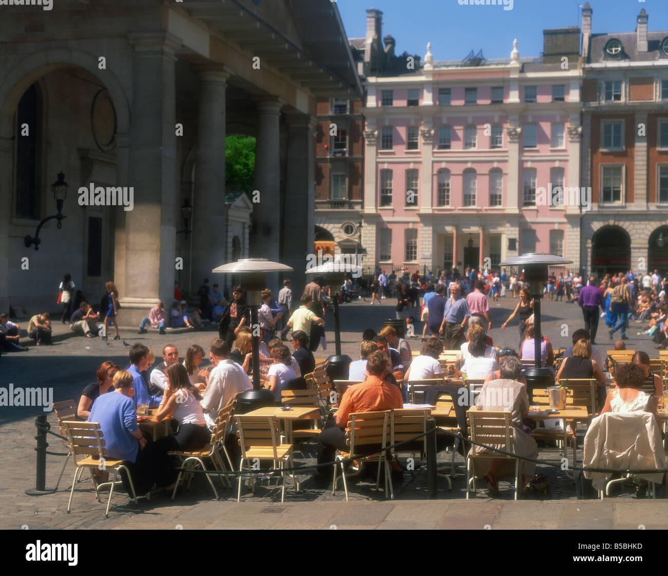 Pavement sidewalk london hi-res stock photography and images - Alamy