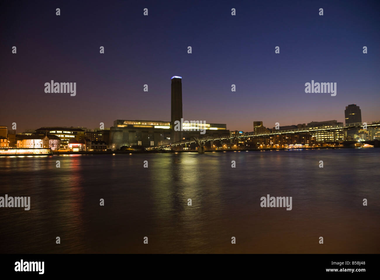 The Tate Modern and the Millennium Bridge at night, London, England ...