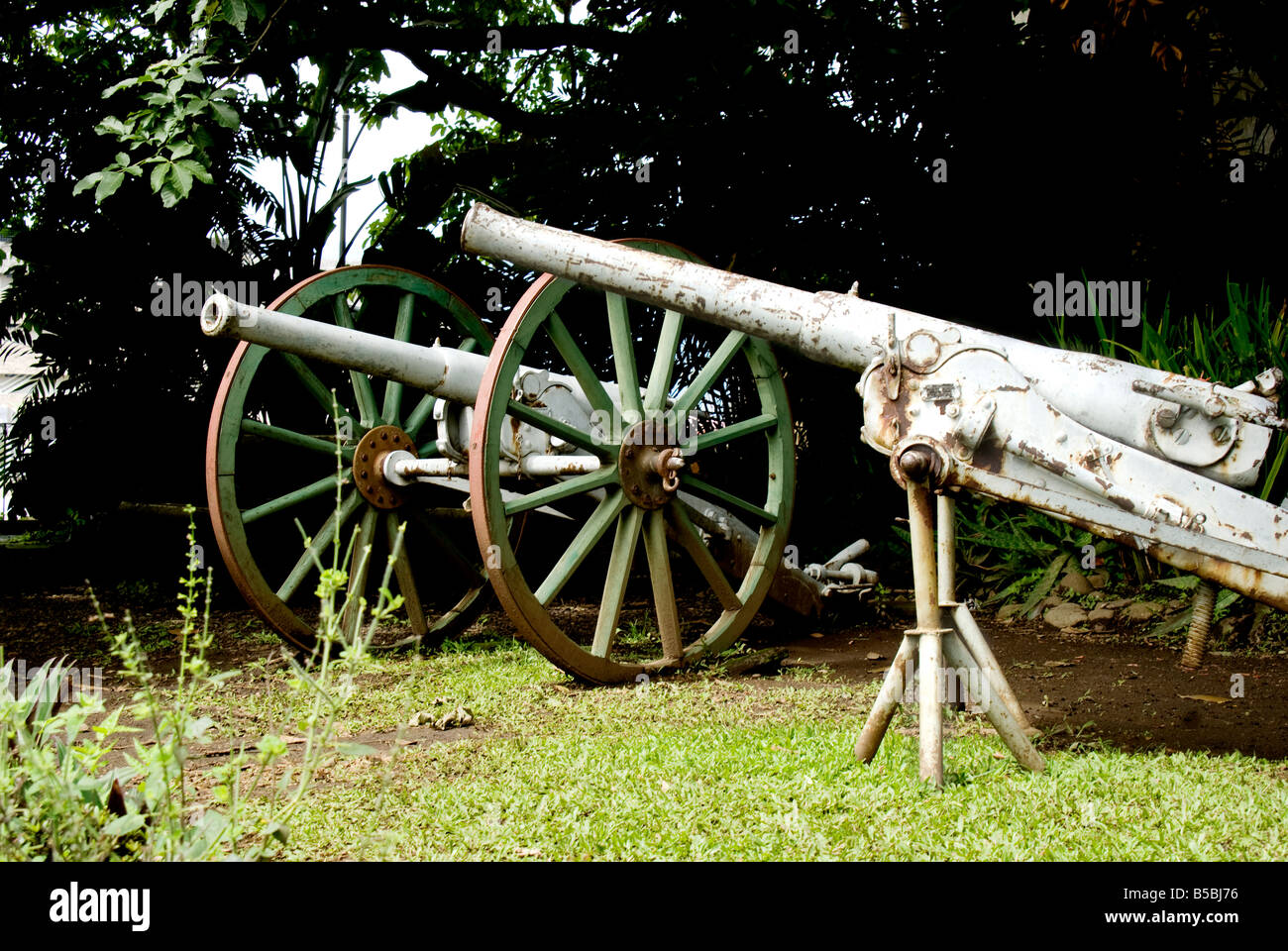 Peligro peligroso amenaza peligro peligro hi-res stock photography and ...