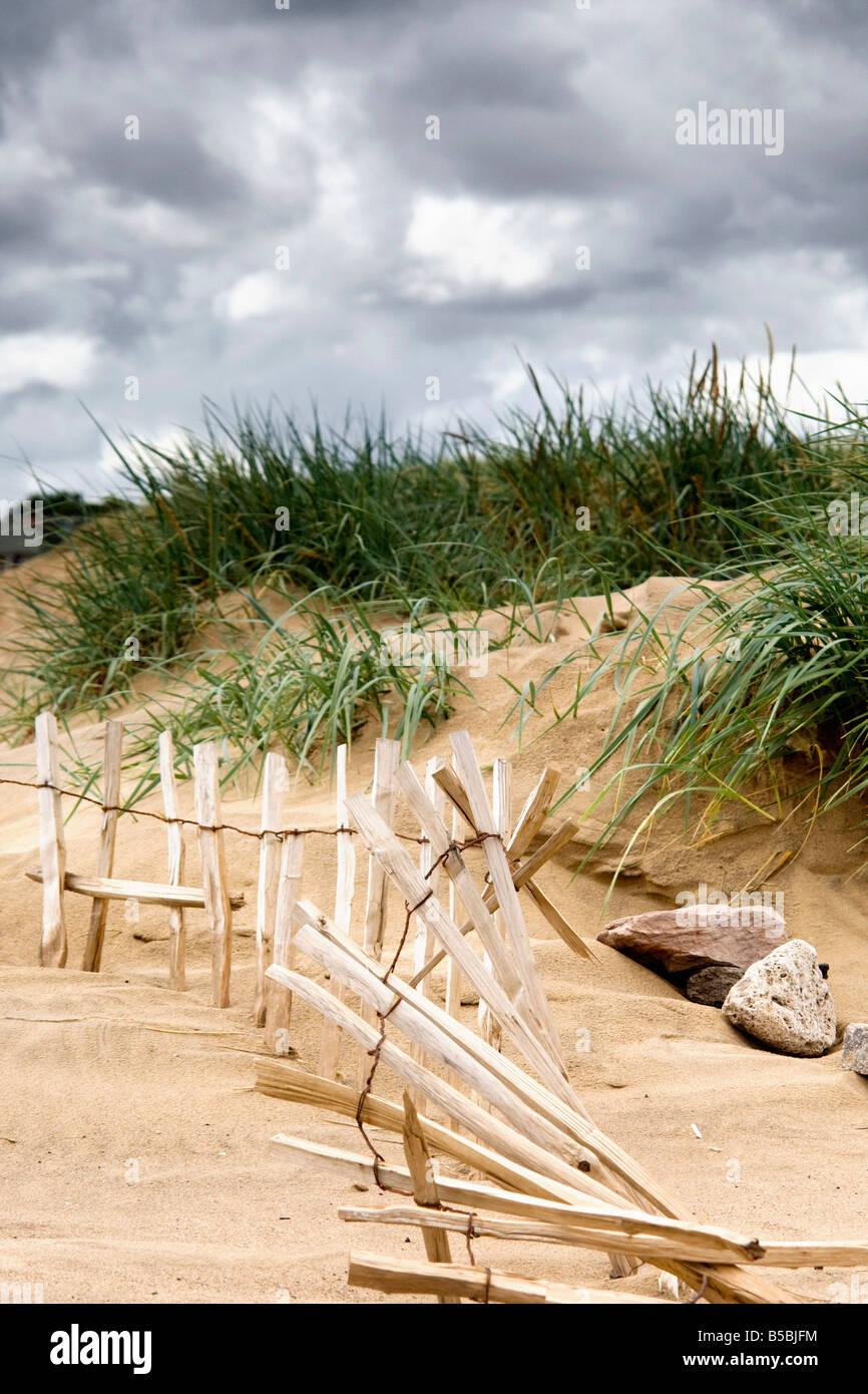 Battered fencing hi-res stock photography and images - Alamy