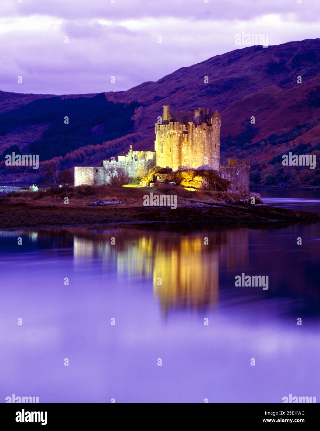 Eilean Donan Castle above Loch Duich, Lochalsh, Scottish Highlands ...