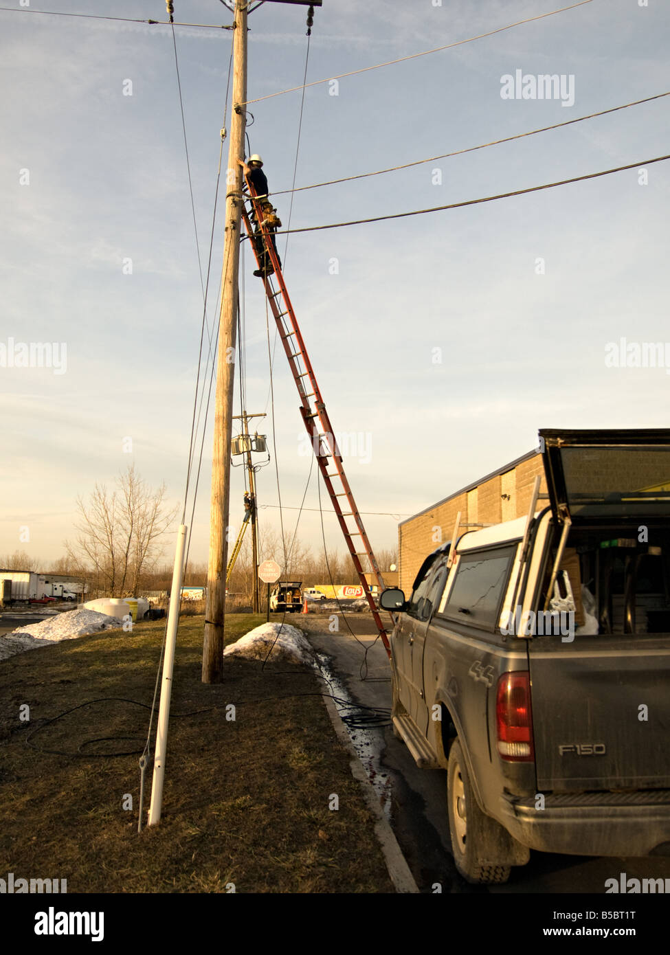 Telephone Utility line man on the working on the pole Stock Photo - Alamy