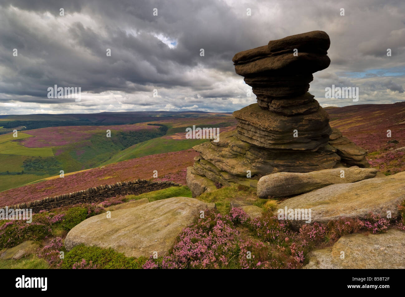 Peak District National Park The Salt Cellar rock formation on Derwent ...
