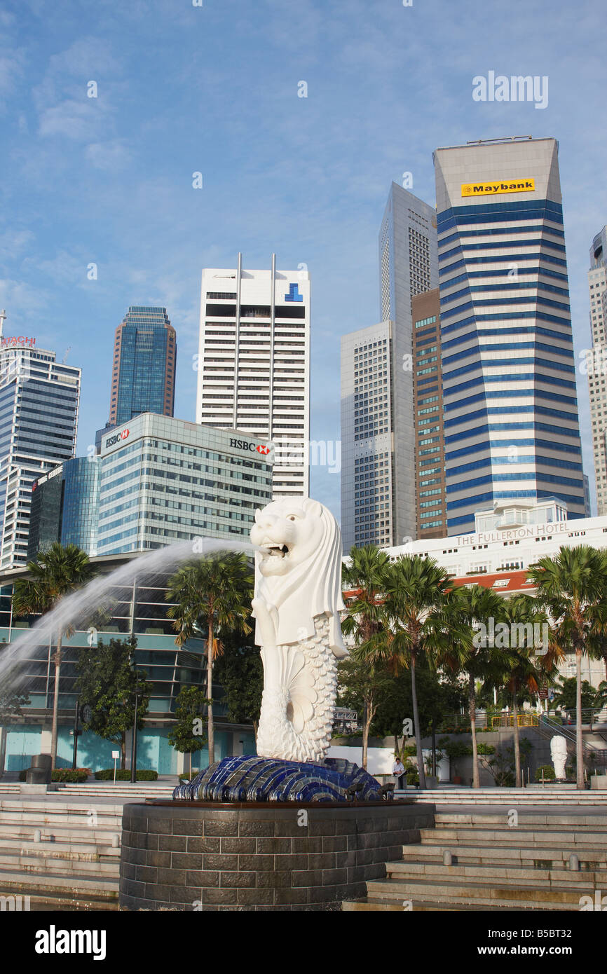 Merlion Statue In Front Of Skyscrapers In Central Business District ...