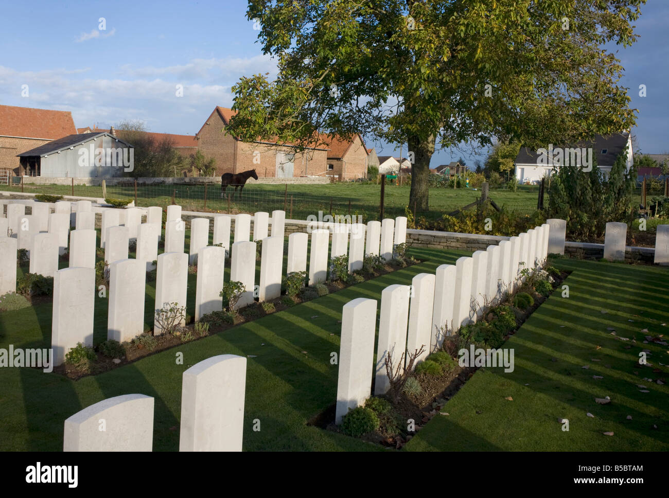 Flanders field cemetery hi-res stock photography and images - Alamy