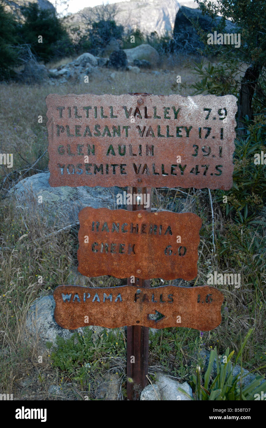 Hiking trail hetch hetchy hi-res stock photography and images - Alamy