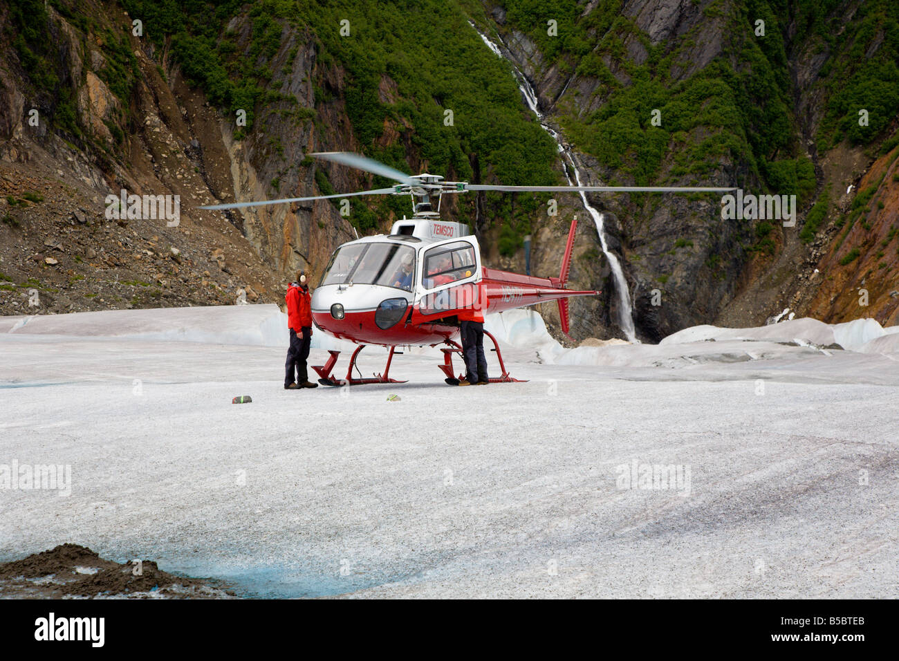Helicopter crew hi-res stock photography and images - Alamy