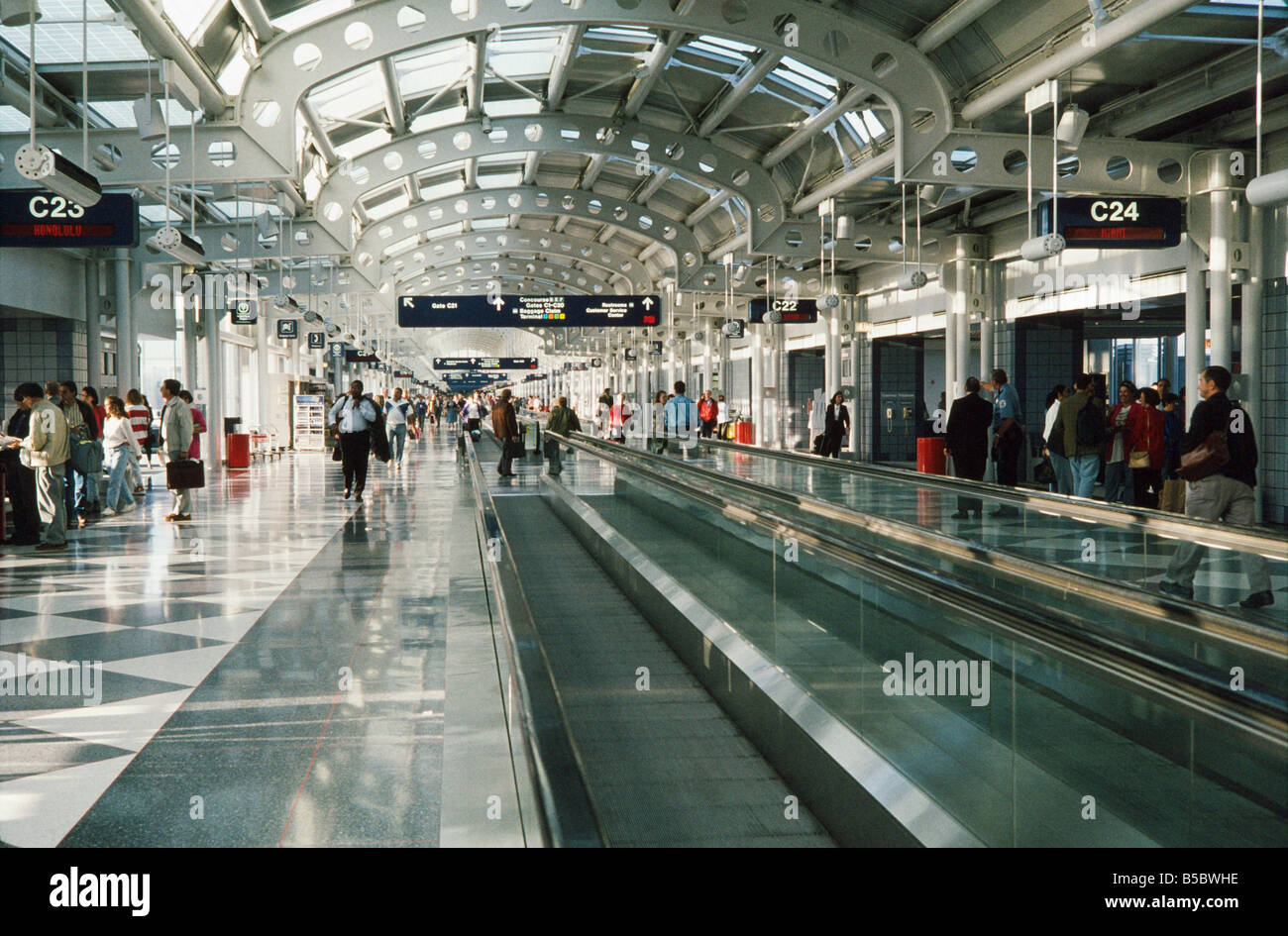 Passengers in terminal rush to catch flights,Ohare International ...