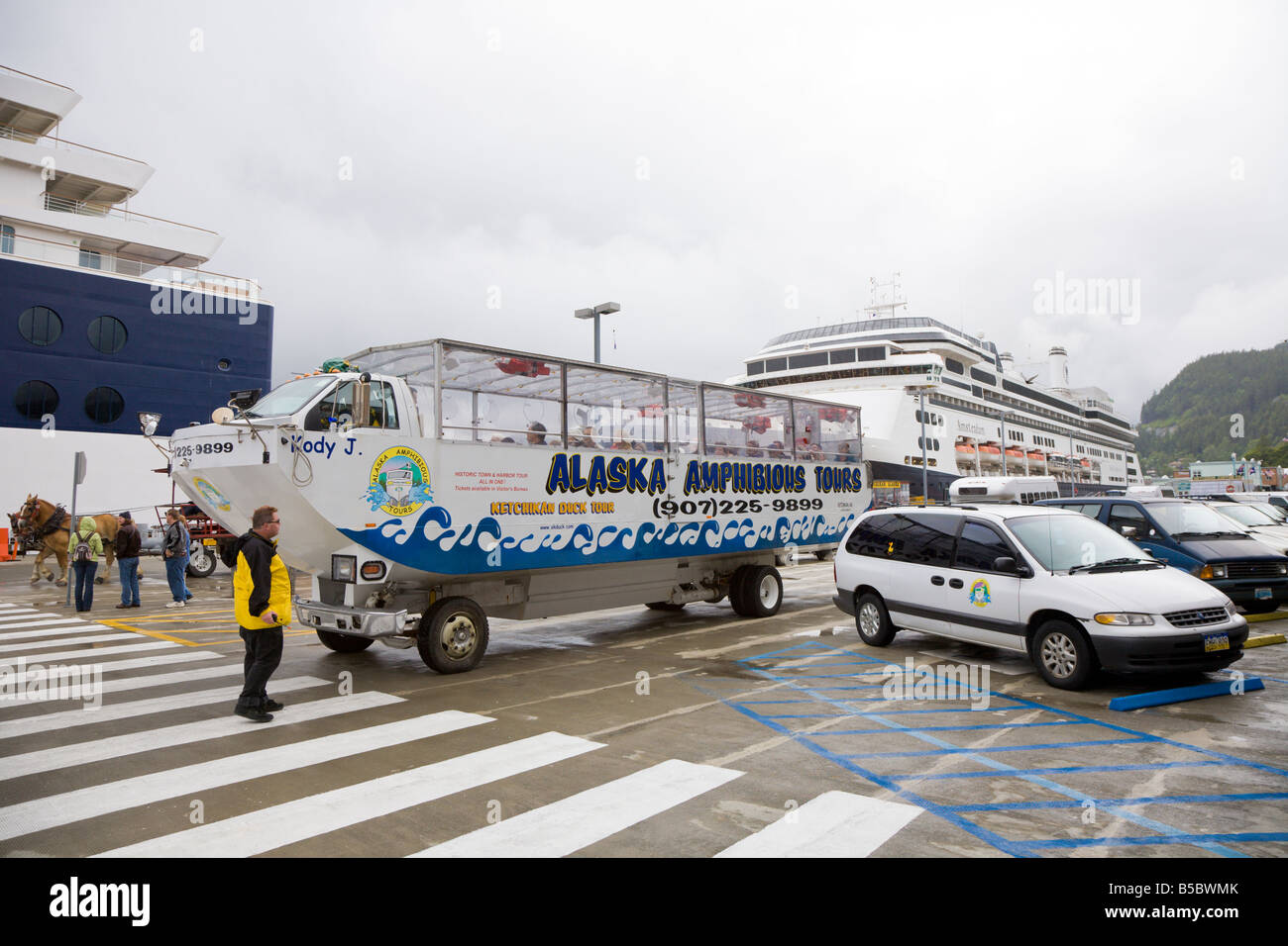 Ketchikan Duck Tour bus loading cruise ship passengers for a tour Stock ...