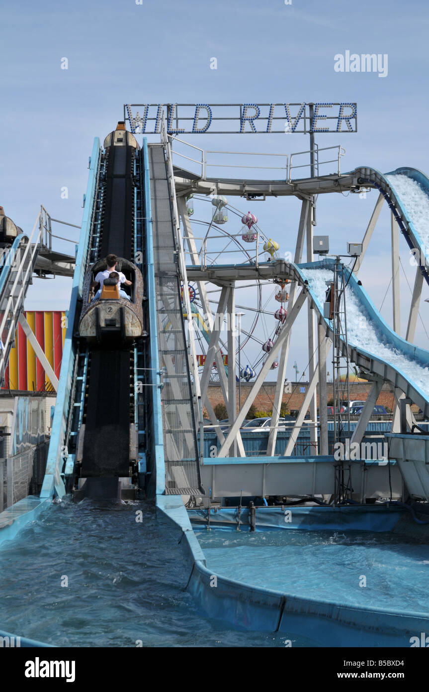 Water splash log flume ride hi-res stock photography and images - Alamy
