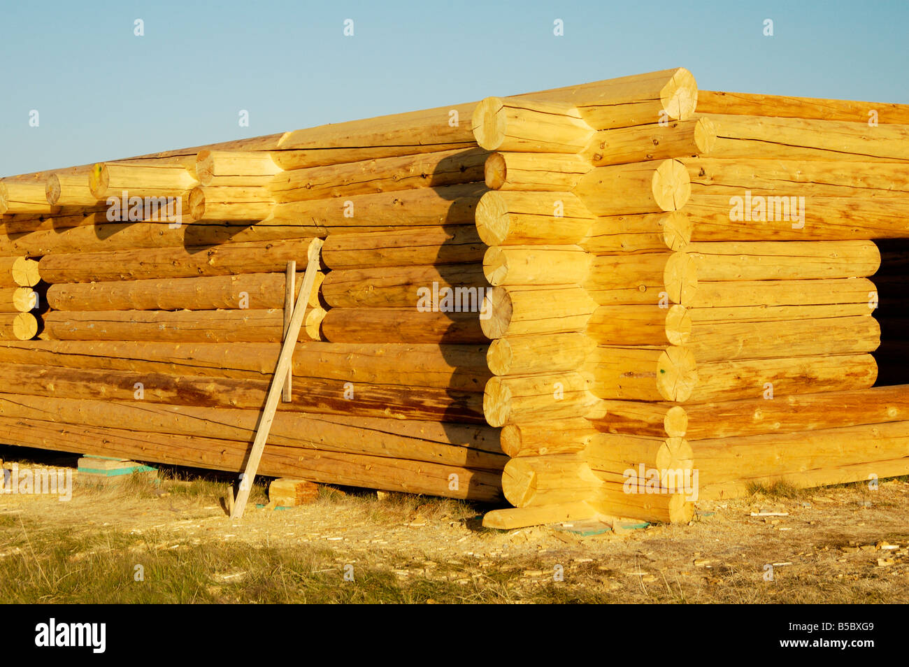 Log cabin under construction hi-res stock photography and images - Alamy