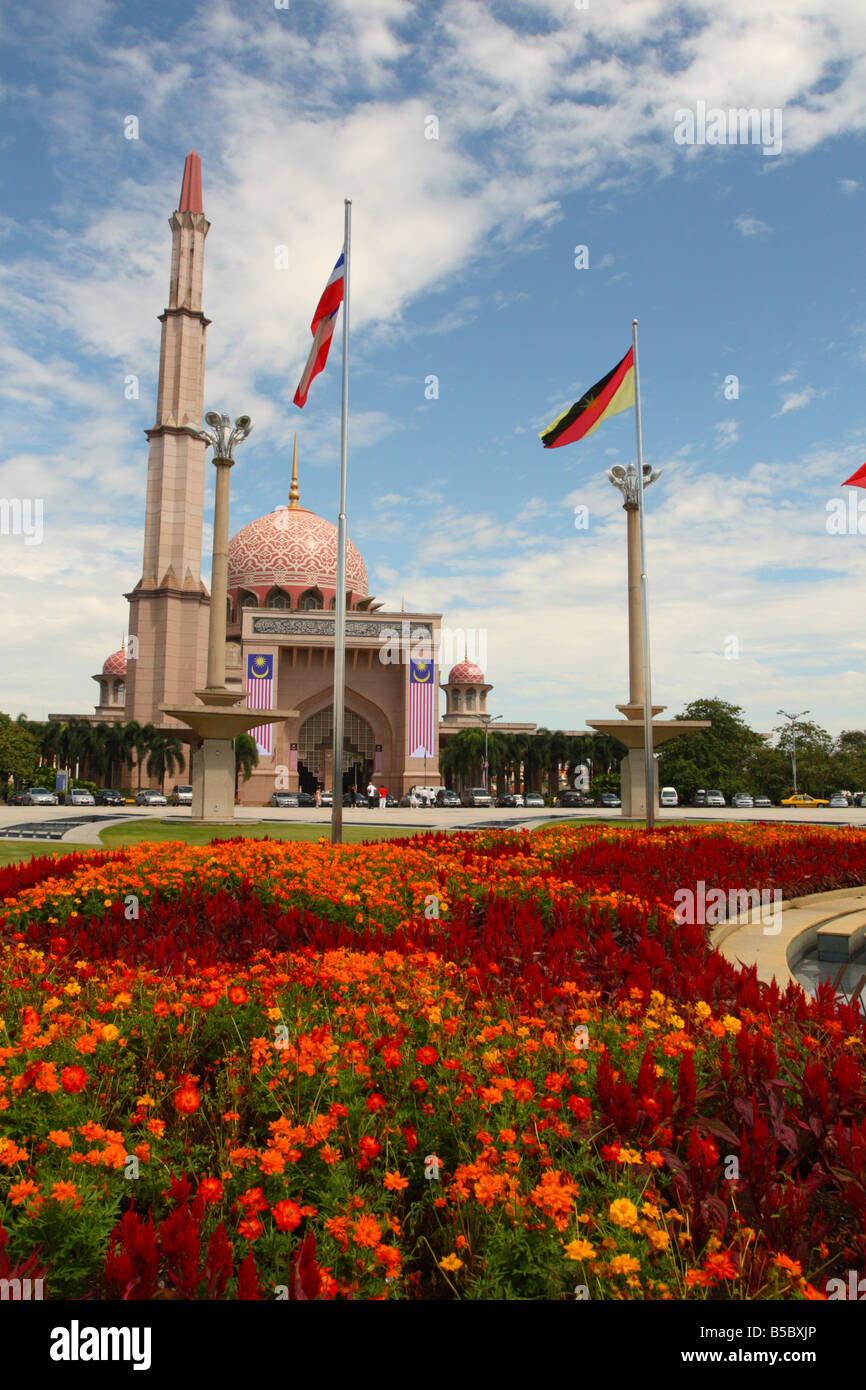 Putera Mosque, Puterajaya Stock Photo - Alamy