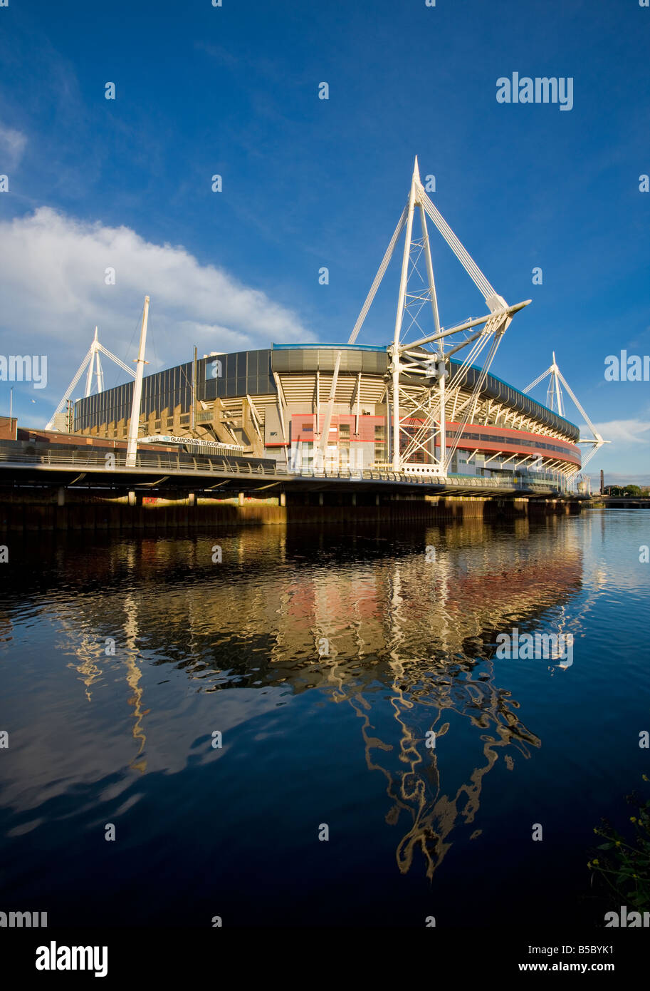MILENIUM STADIUM ON BANK OF RIVER TAFF SOUTH WALES Stock Photo - Alamy