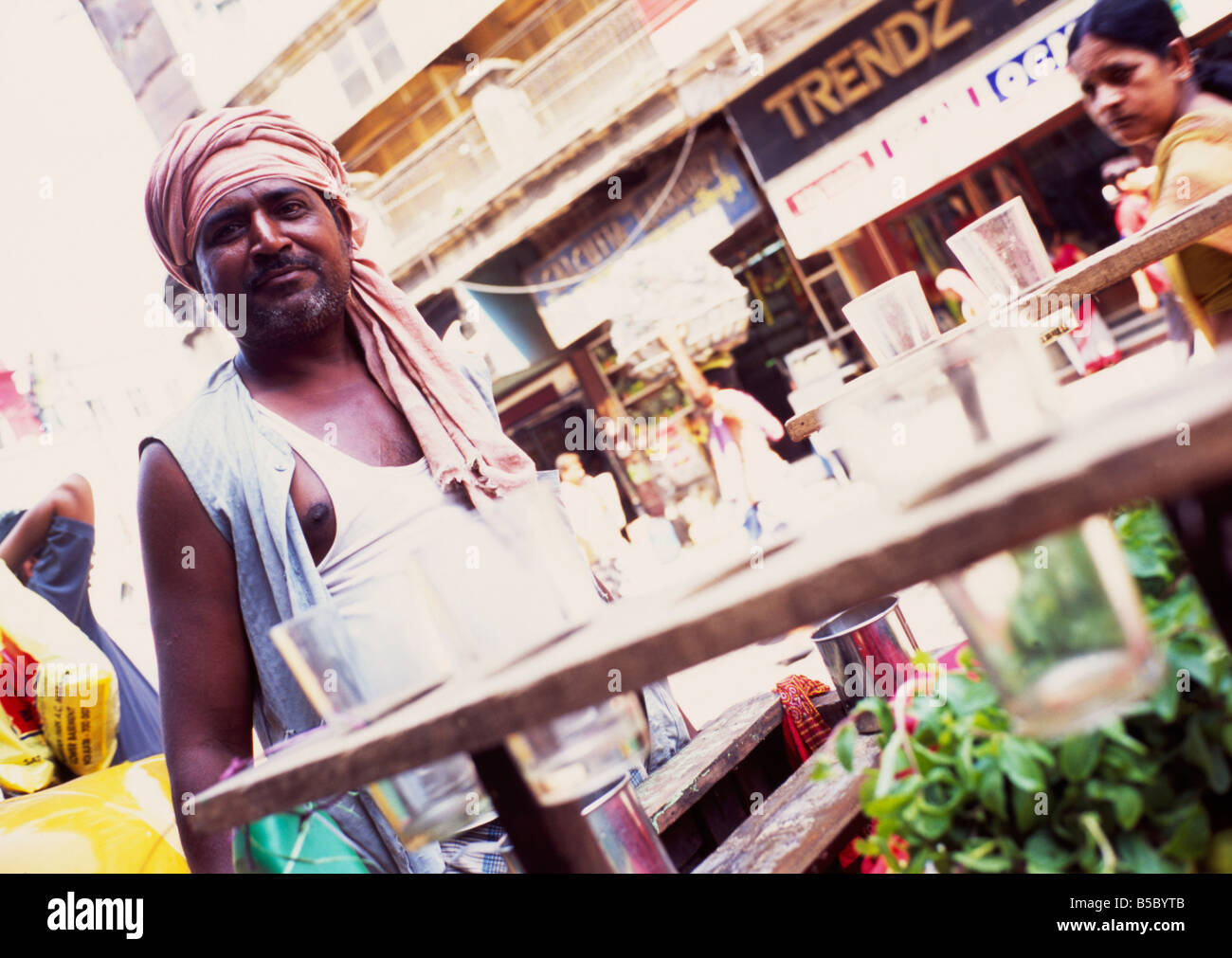 Man serving chai india hi-res stock photography and images - Alamy
