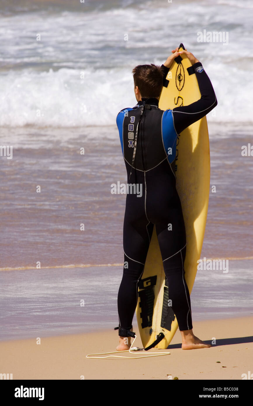 Surfer bondi beach sydney hi-res stock photography and images - Alamy