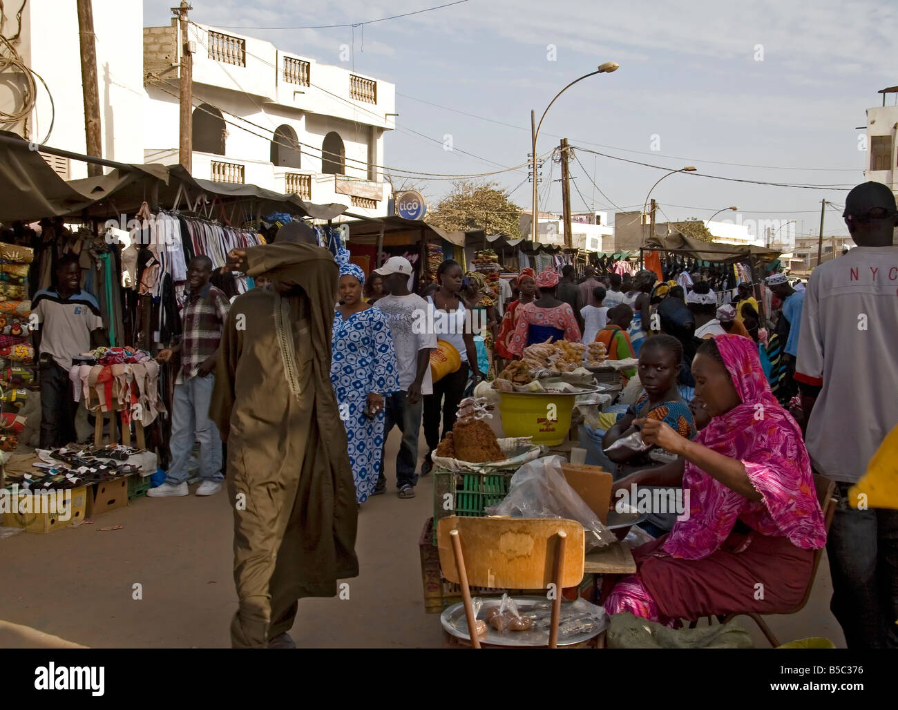 Senegal dakar street market hi-res stock photography and images - Alamy