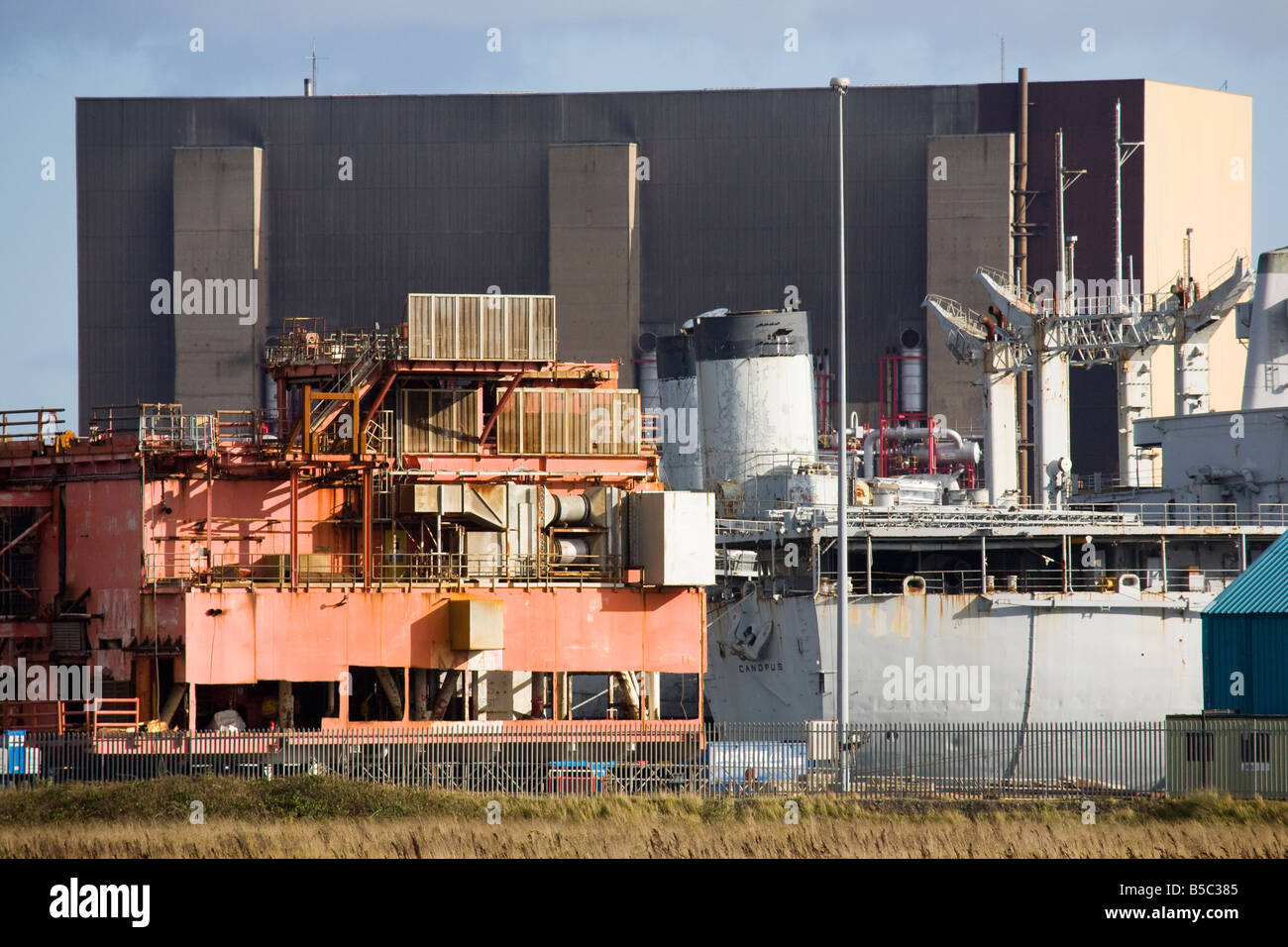 Shipbreaking yard hi-res stock photography and images - Alamy