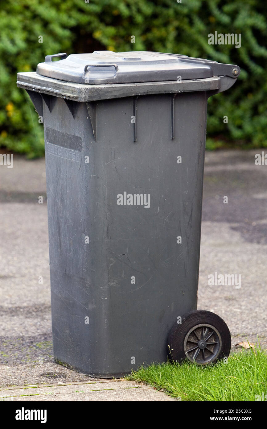 Garbarge bin hi-res stock photography and images - Alamy