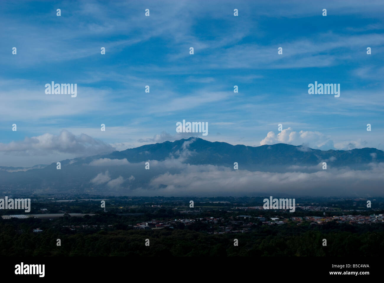Lindo cielo hi-res stock photography and images - Alamy