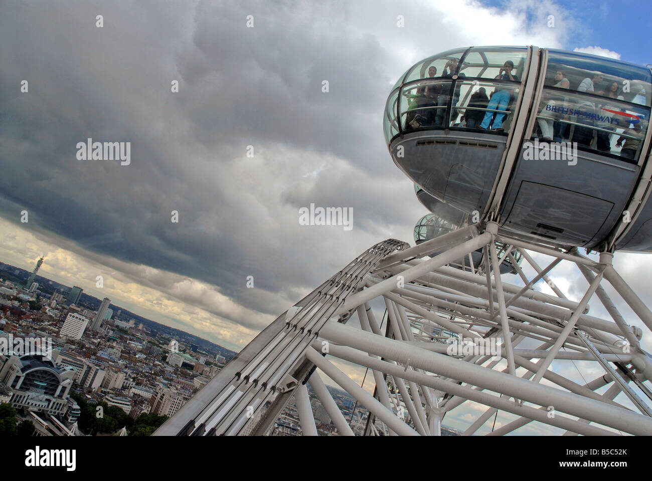 London eye glass pod hi-res stock photography and images - Alamy