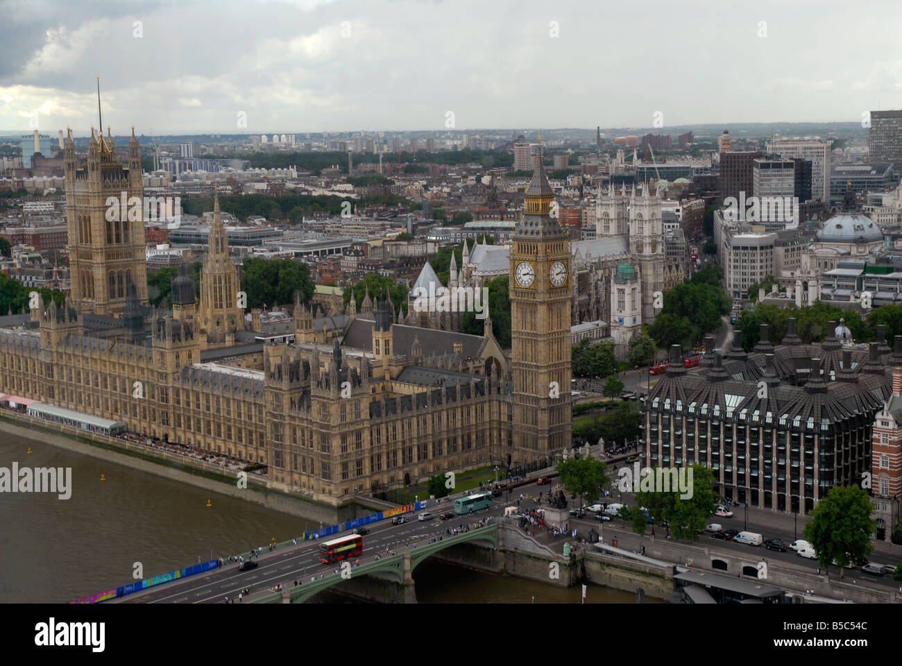 Aerial view over london westminster hi-res stock photography and images ...