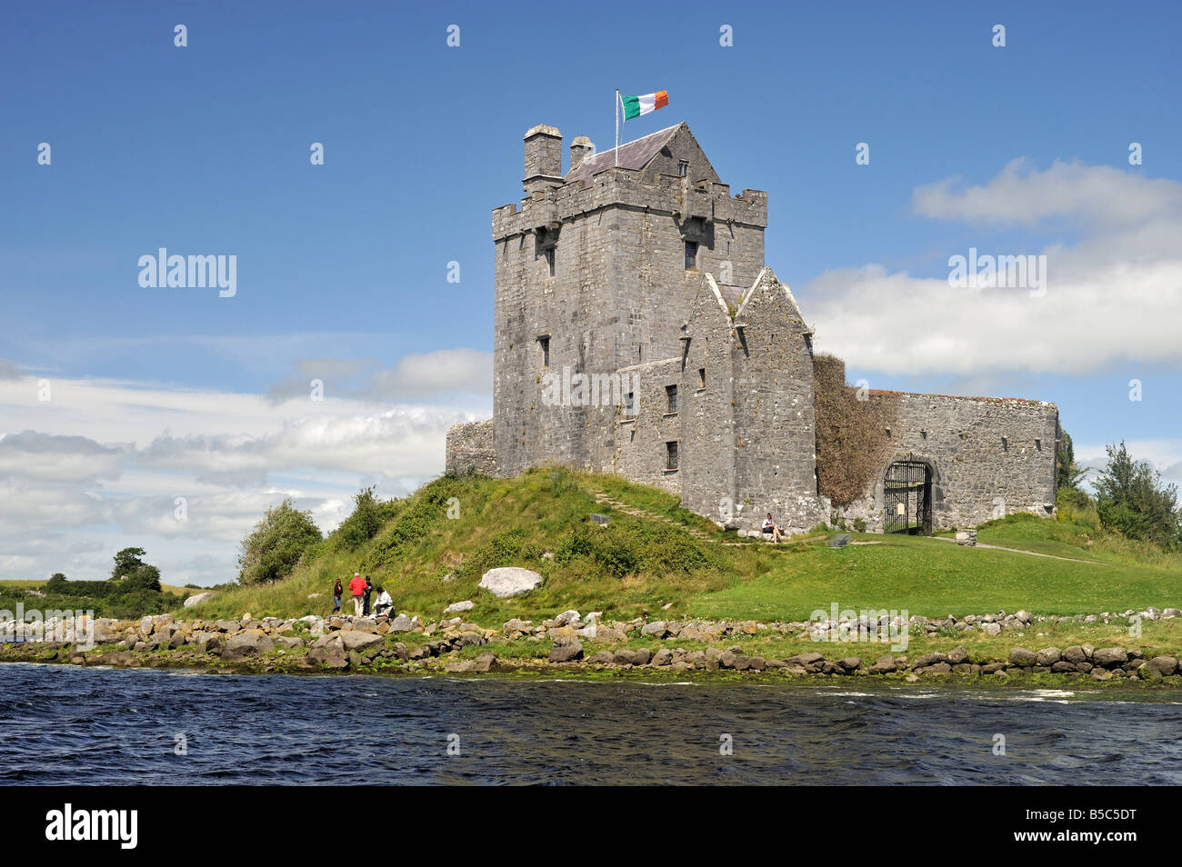 Ireland castle flag hi-res stock photography and images - Alamy