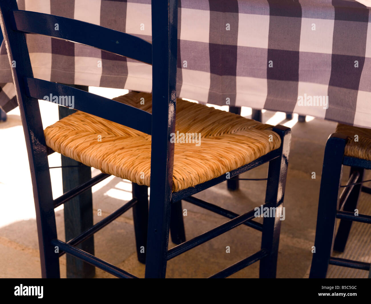 Table and chairs Stock Photo - Alamy