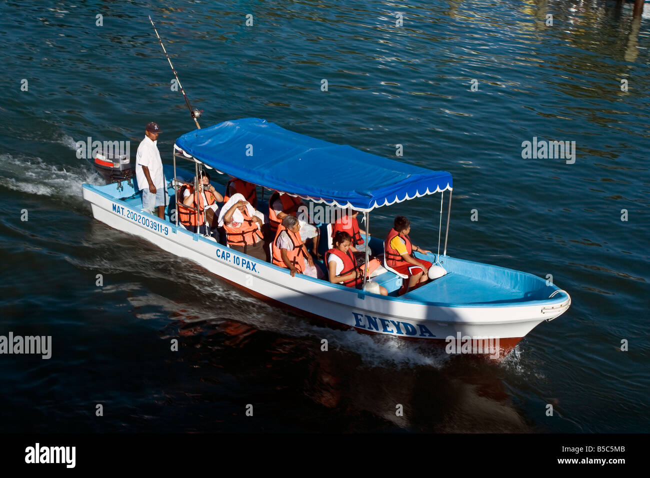 A tour boat in the harbour of Huatulco Mexico Stock Photo - Alamy