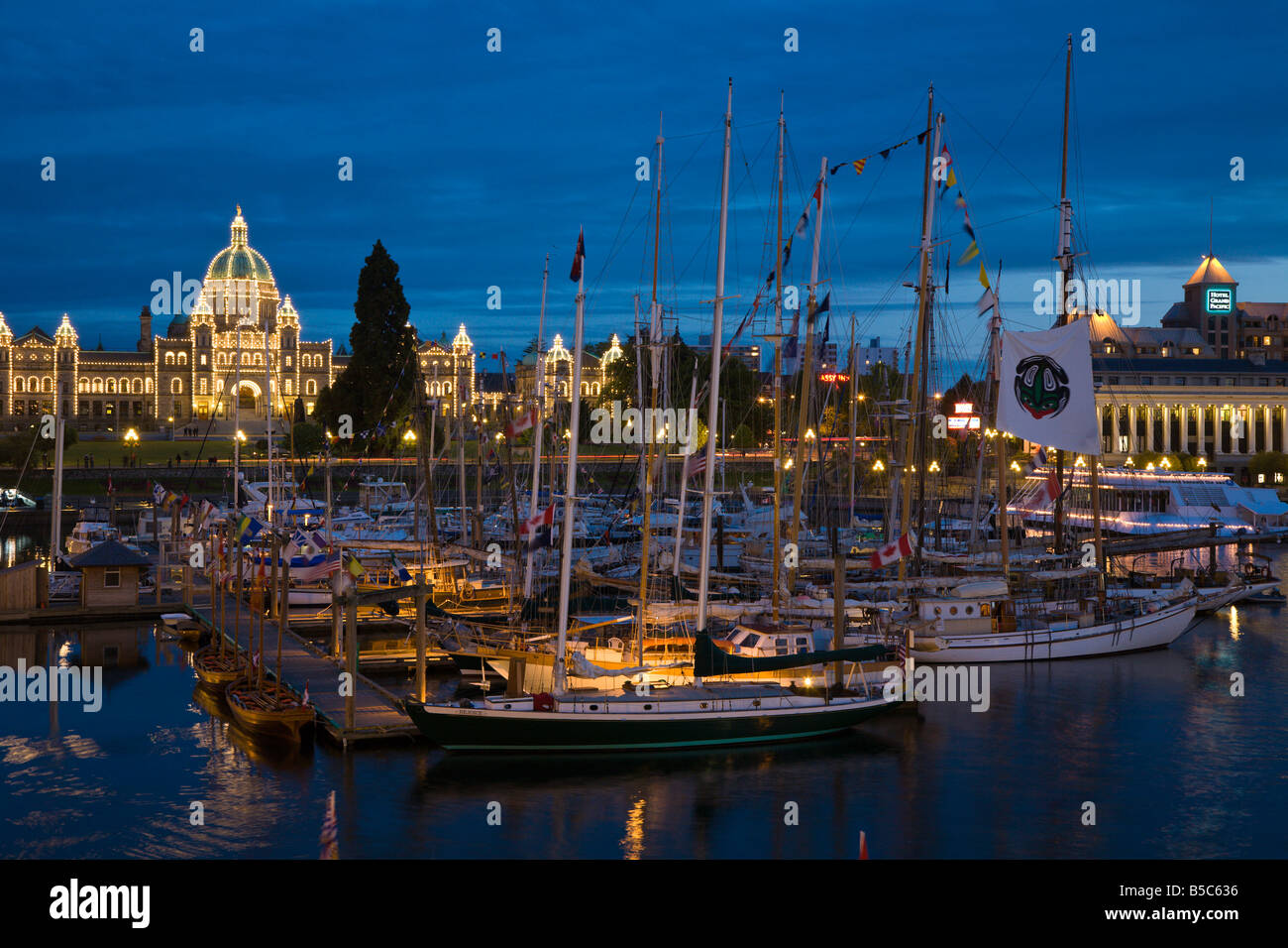 Victoria harbour building hi-res stock photography and images - Alamy